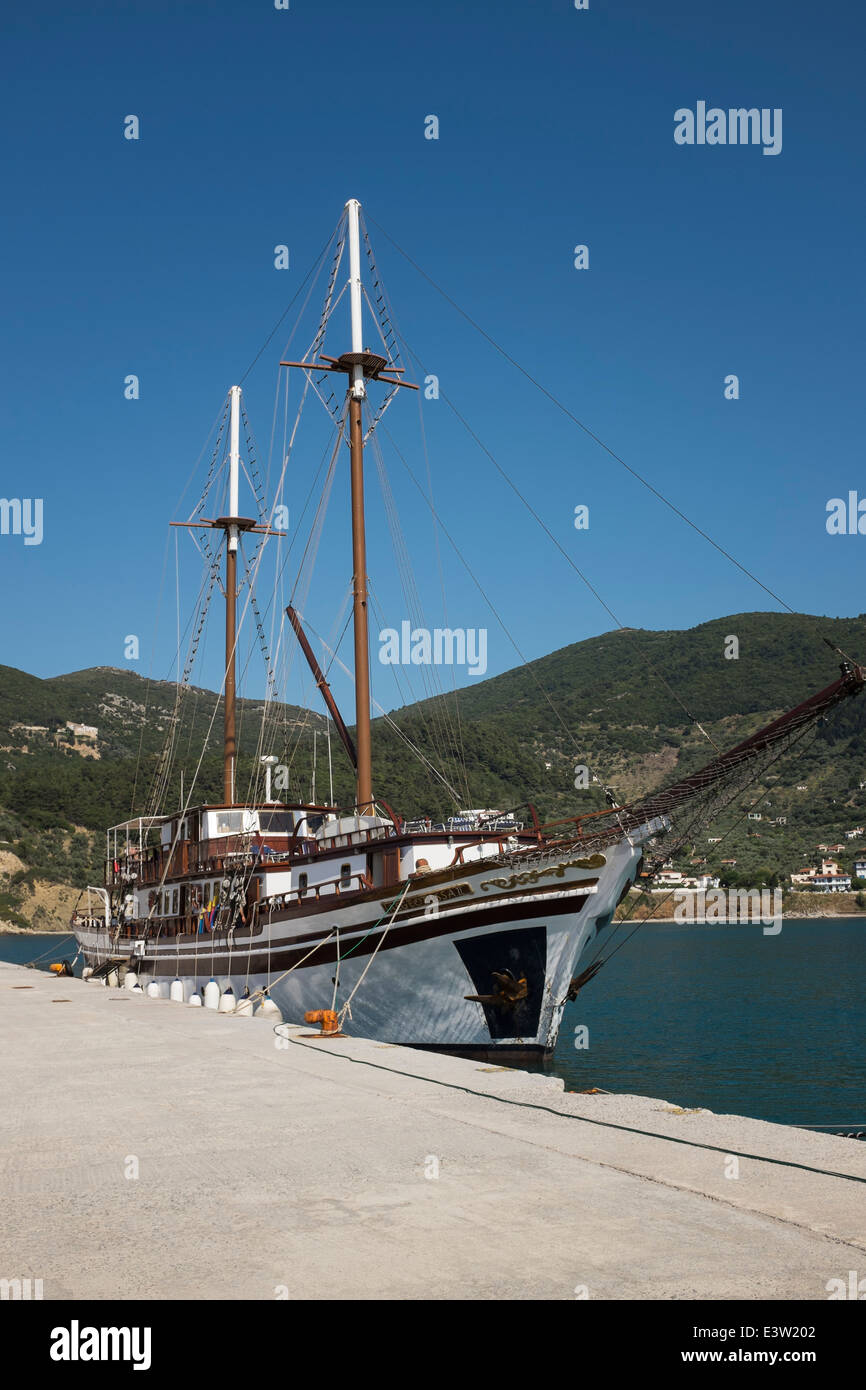 Two masted motor vessel hi-res stock photography and images - Alamy