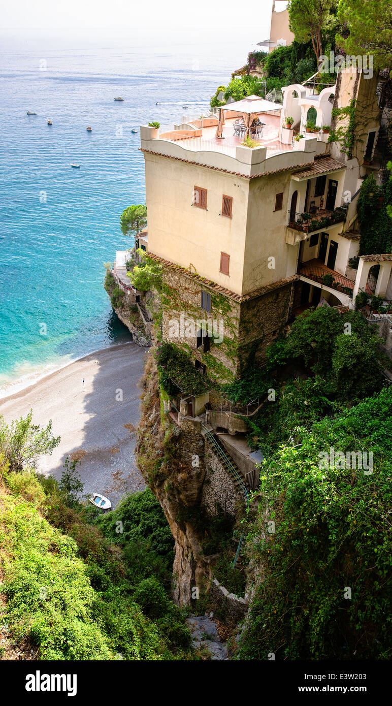 House near the cliff edge hi-res stock photography and images - Alamy