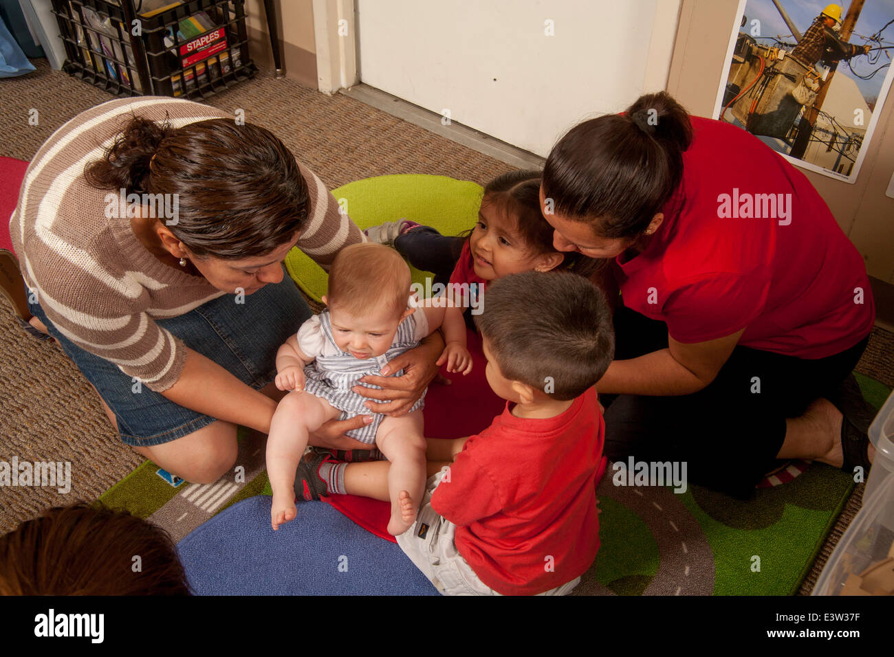 Parents school teacher classroom hi-res stock photography and images ...