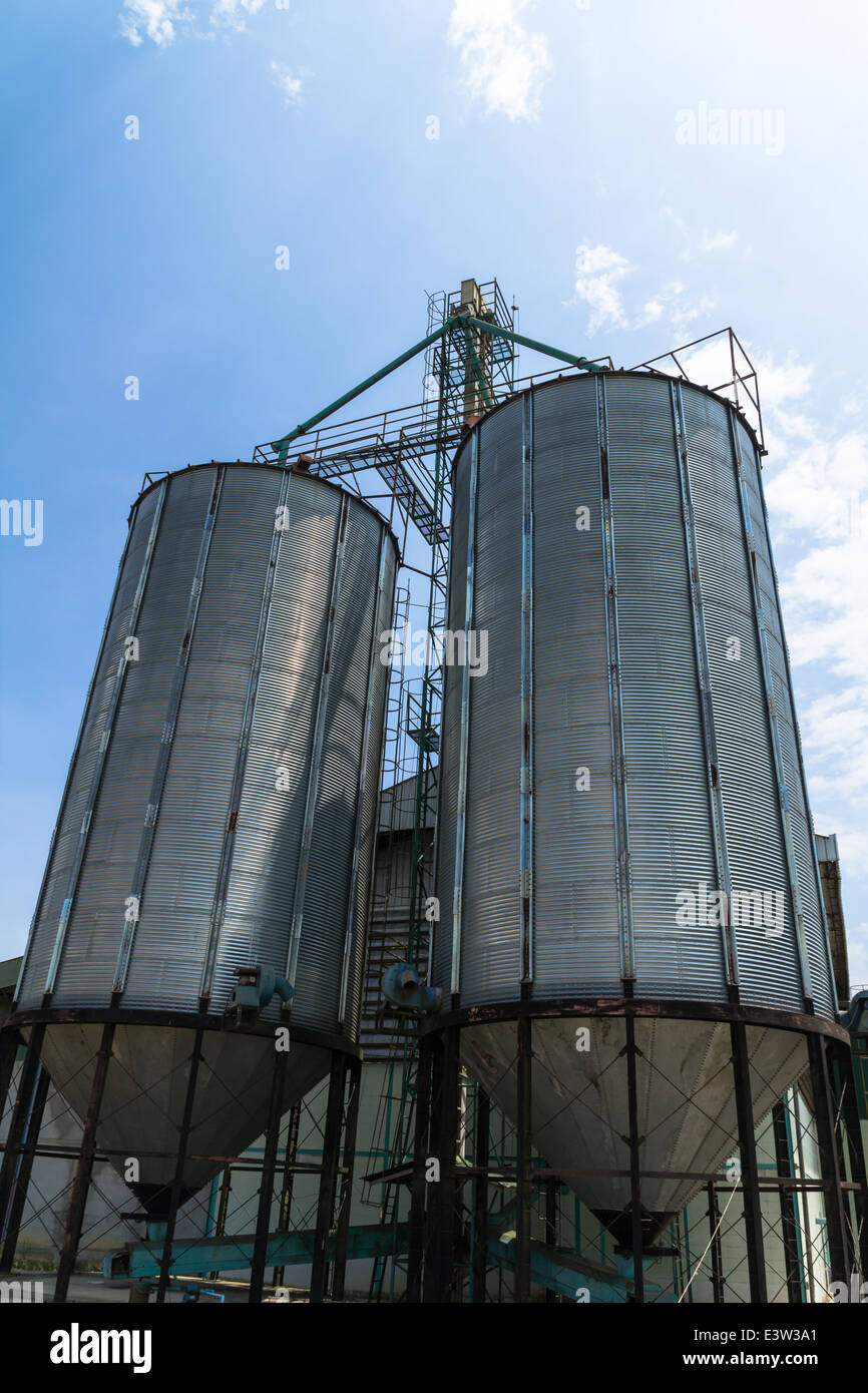 Metal granary hi-res stock photography and images - Alamy