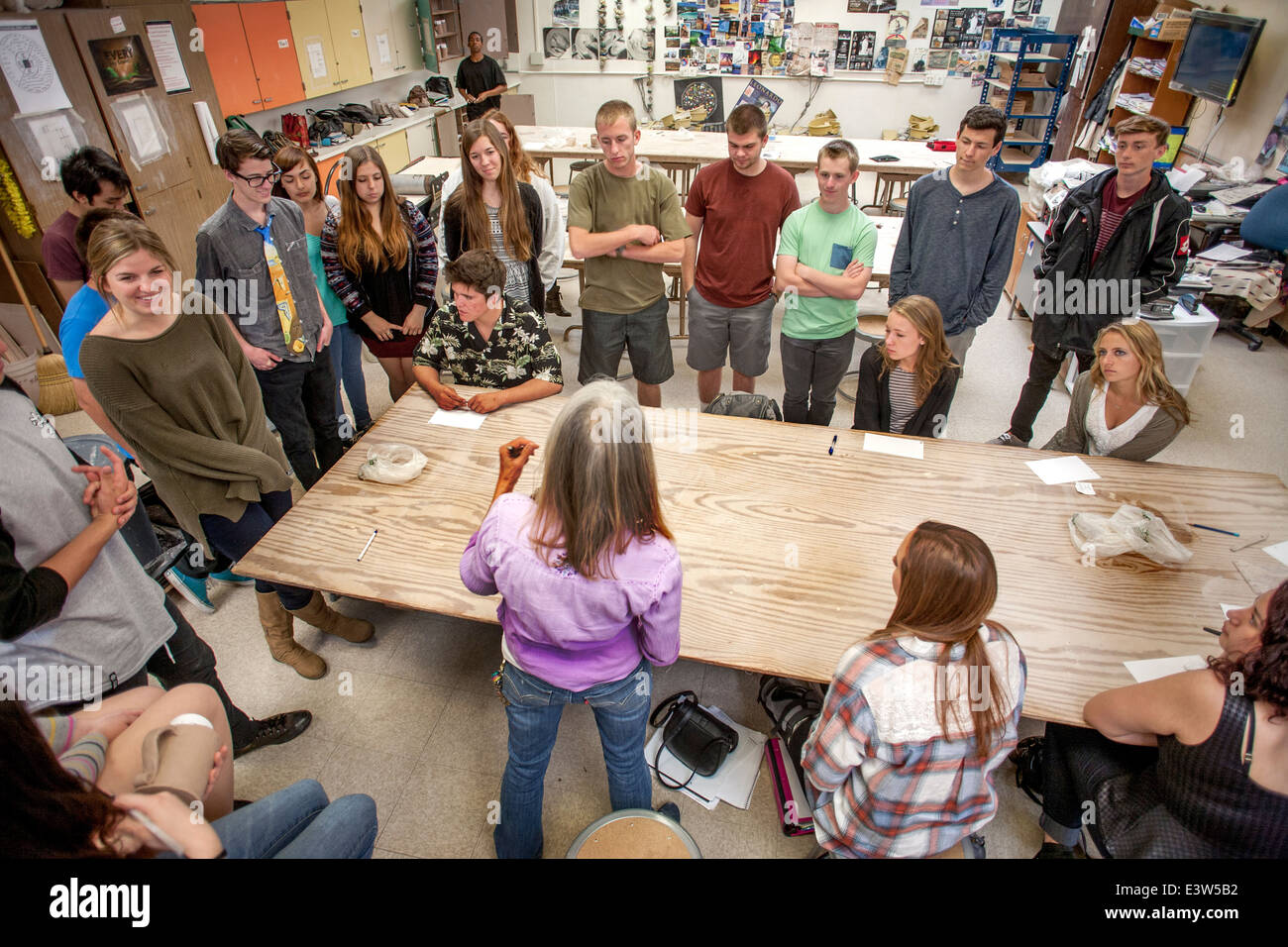 Students gather around teacher hi-res stock photography and images - Alamy