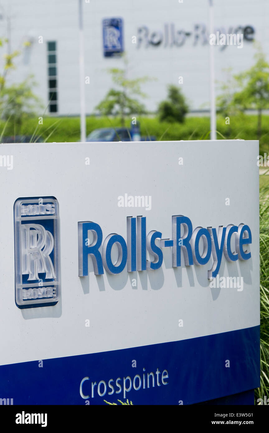 Rolls royce factory hi-res stock photography and images - Alamy