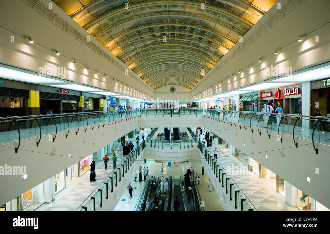 Qatar, Doha, local pople in an elegant shopping center Stock Photo - Alamy