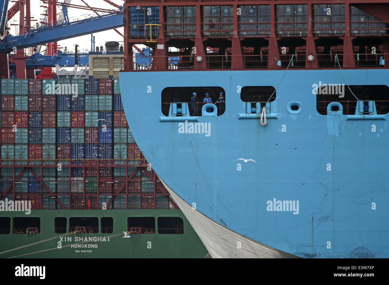 Hamburg, Germany. 29th June, 2014. Container ship 'Emma Maersk' arrives ...