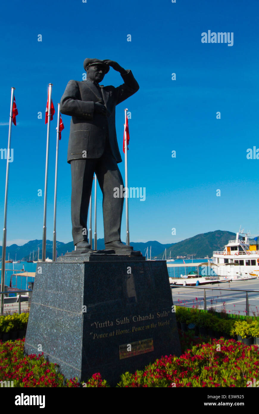 Atatürk statue, Kordon, the seaside promenade, Marmaris, Mugla province ...
