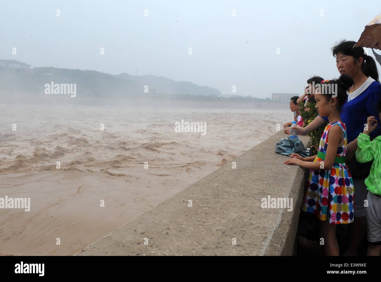 Yellow river sand washing hi-res stock photography and images - Alamy
