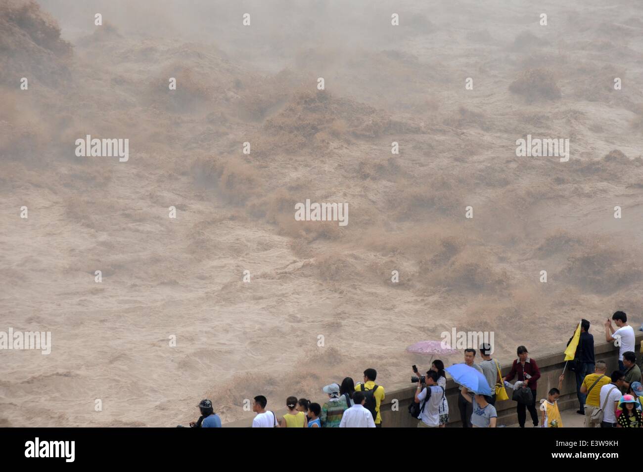 Yellow river sand washing hi-res stock photography and images - Alamy