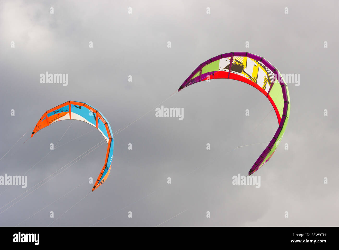 Kites in air hi-res stock photography and images - Alamy