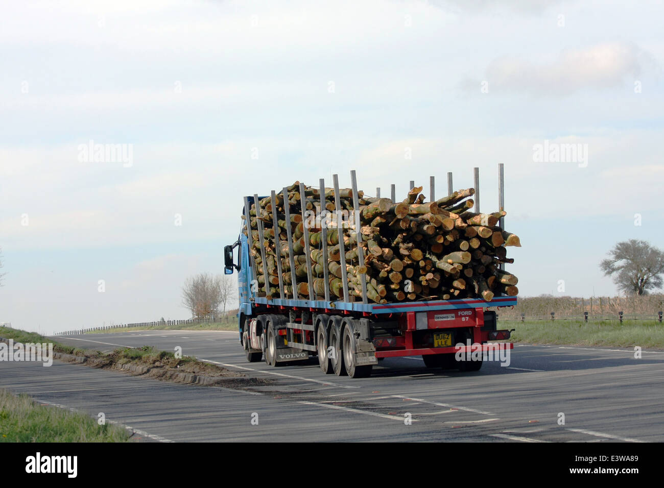 Tree lorry delivery hi-res stock photography and images - Alamy