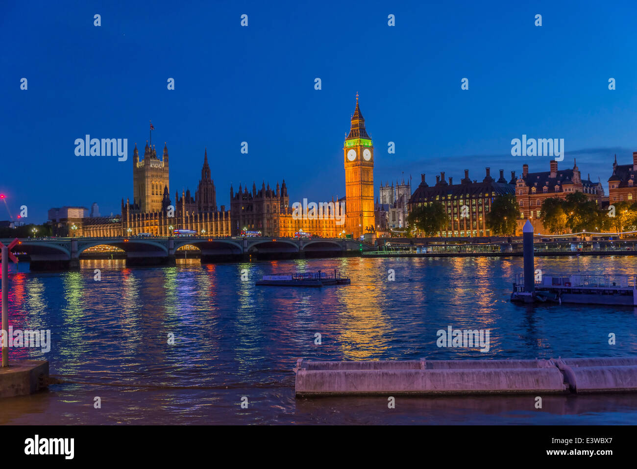 Victorian houses at night hi-res stock photography and images - Alamy