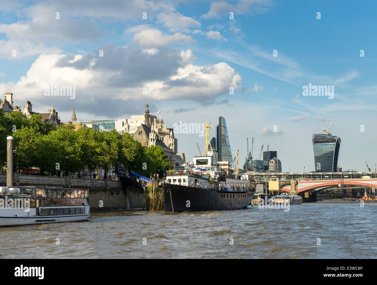 River Bar on the Thames Stock Photo - Alamy