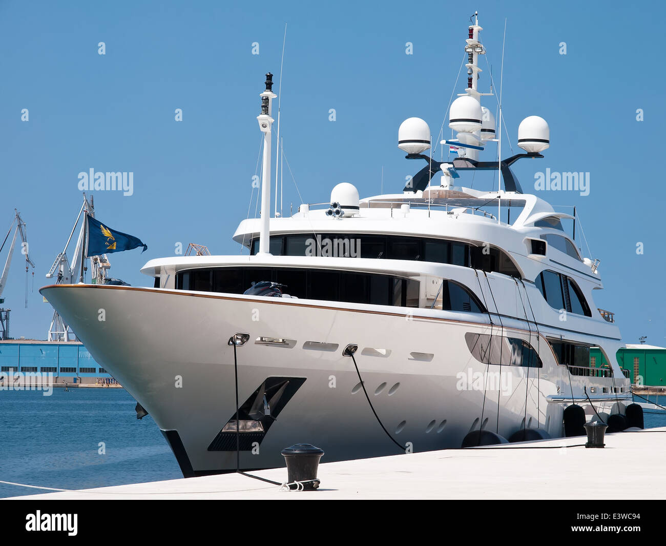 Yacht sea port luxury boat hi-res stock photography and images - Alamy
