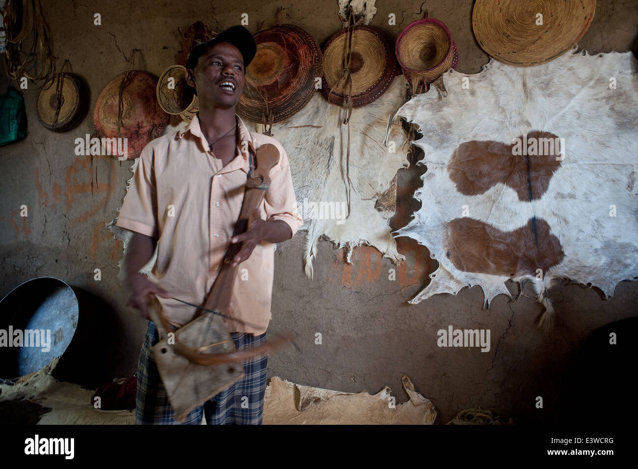 Minstrel instrument hi-res stock photography and images - Alamy