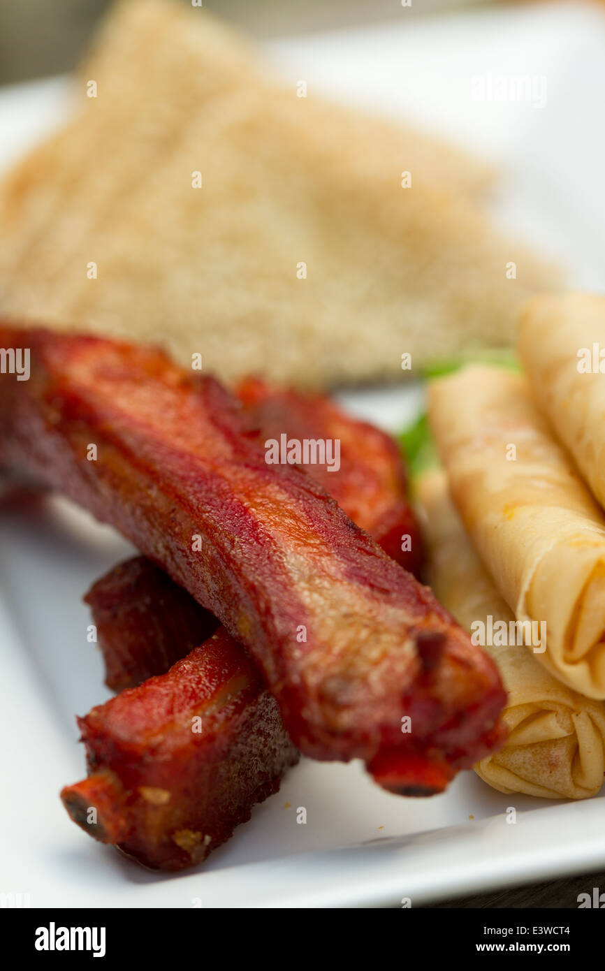 Chinese prawn toast and spring rolls hi-res stock photography and ...