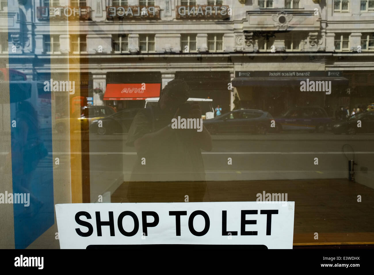 Shop to Let Stock Photo - Alamy