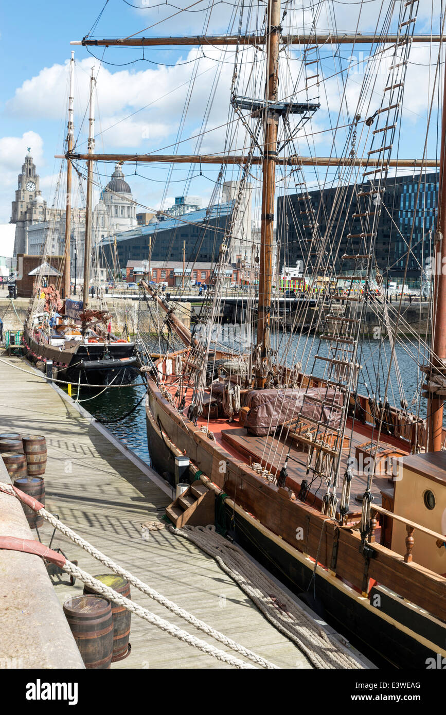 Liverpool boat cruise hi-res stock photography and images - Alamy