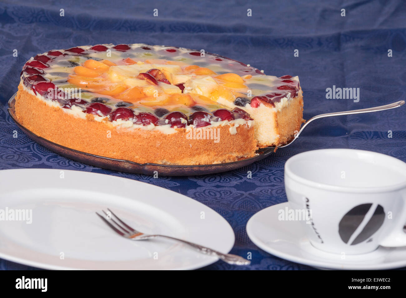 Empty pie plate hi-res stock photography and images - Alamy
