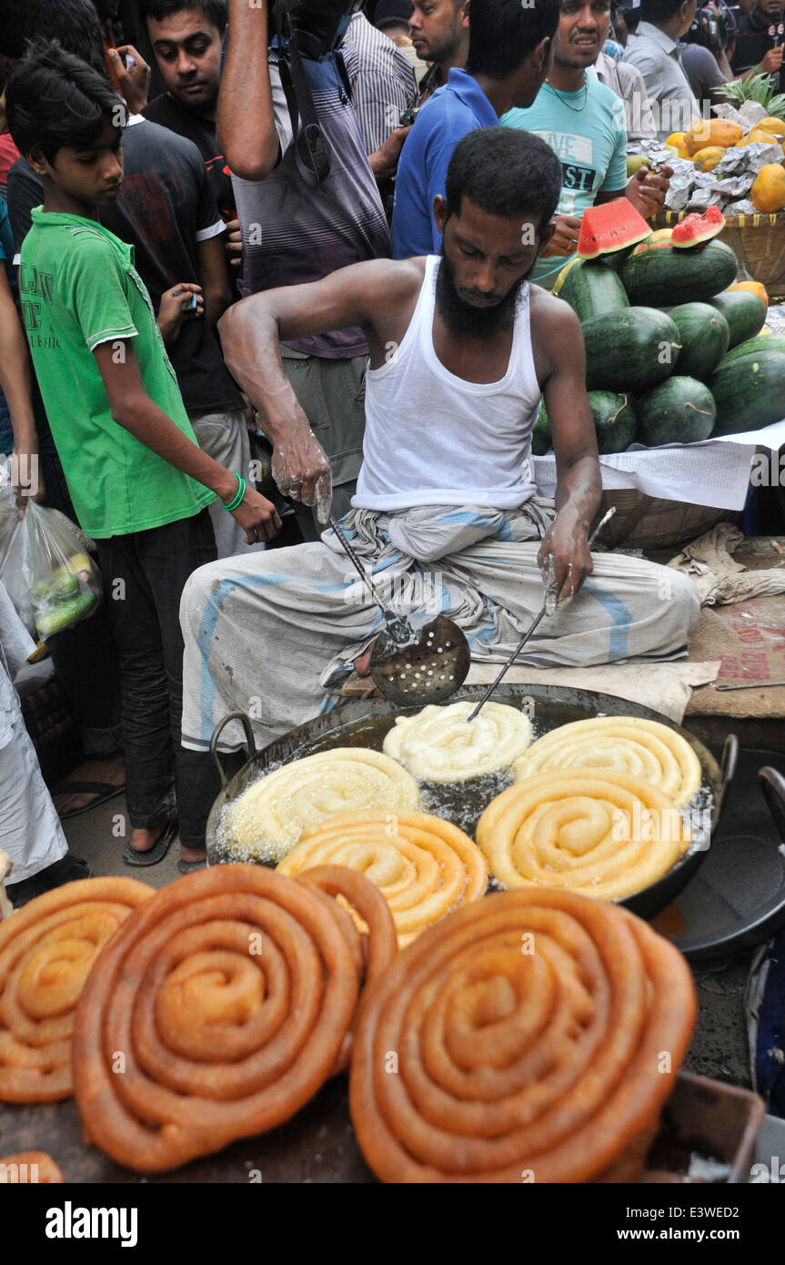 Dhaka, Bangladesh. 30th June, 2014. A vendor prepares ifter, food for ...