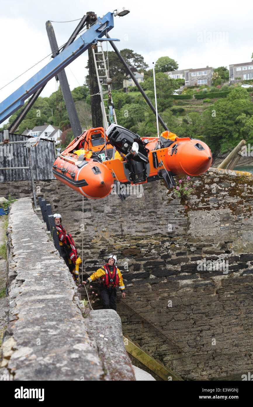 Lowering lifeboat hi-res stock photography and images - Alamy
