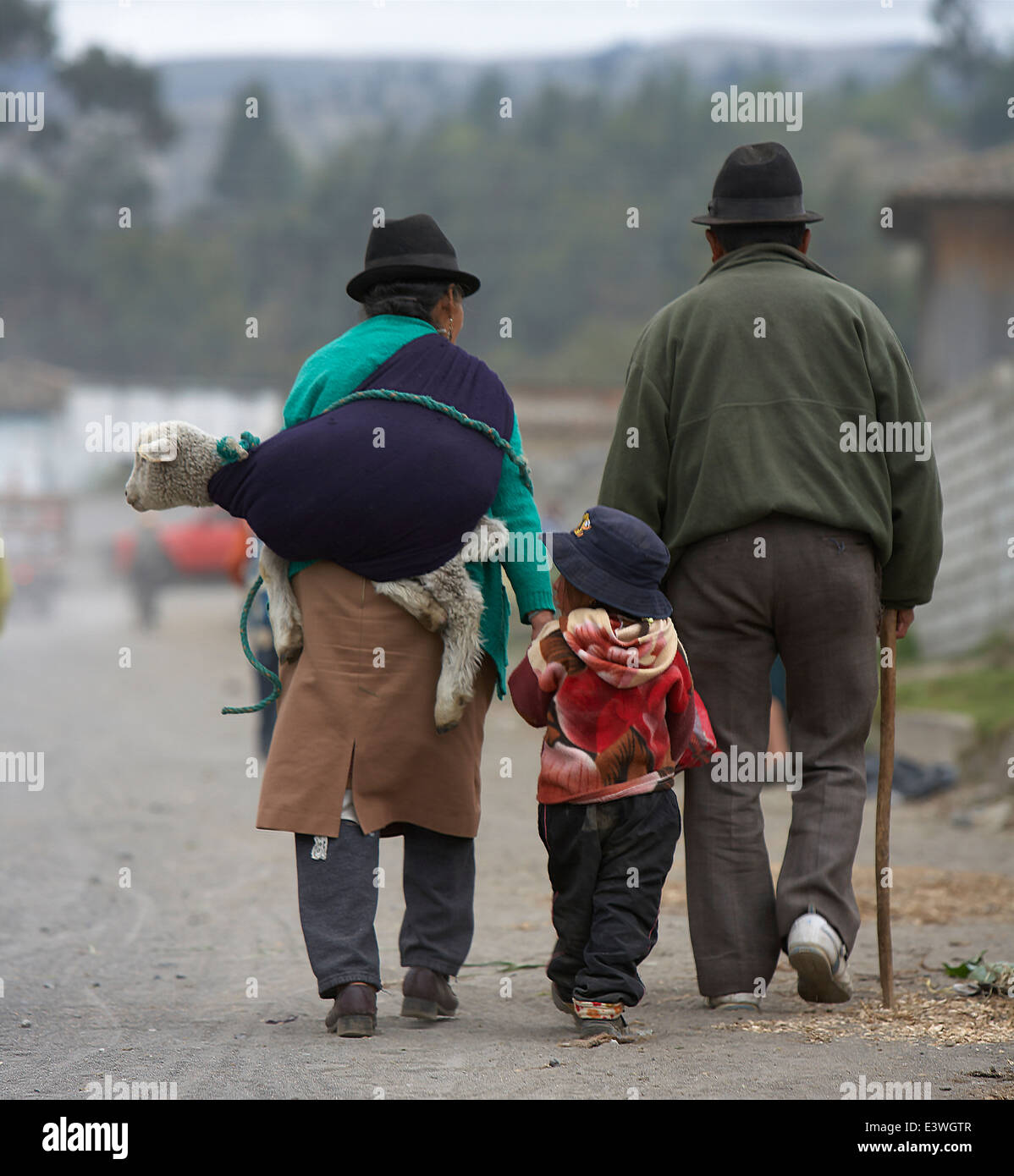 Quechua family ecuador hi-res stock photography and images - Alamy