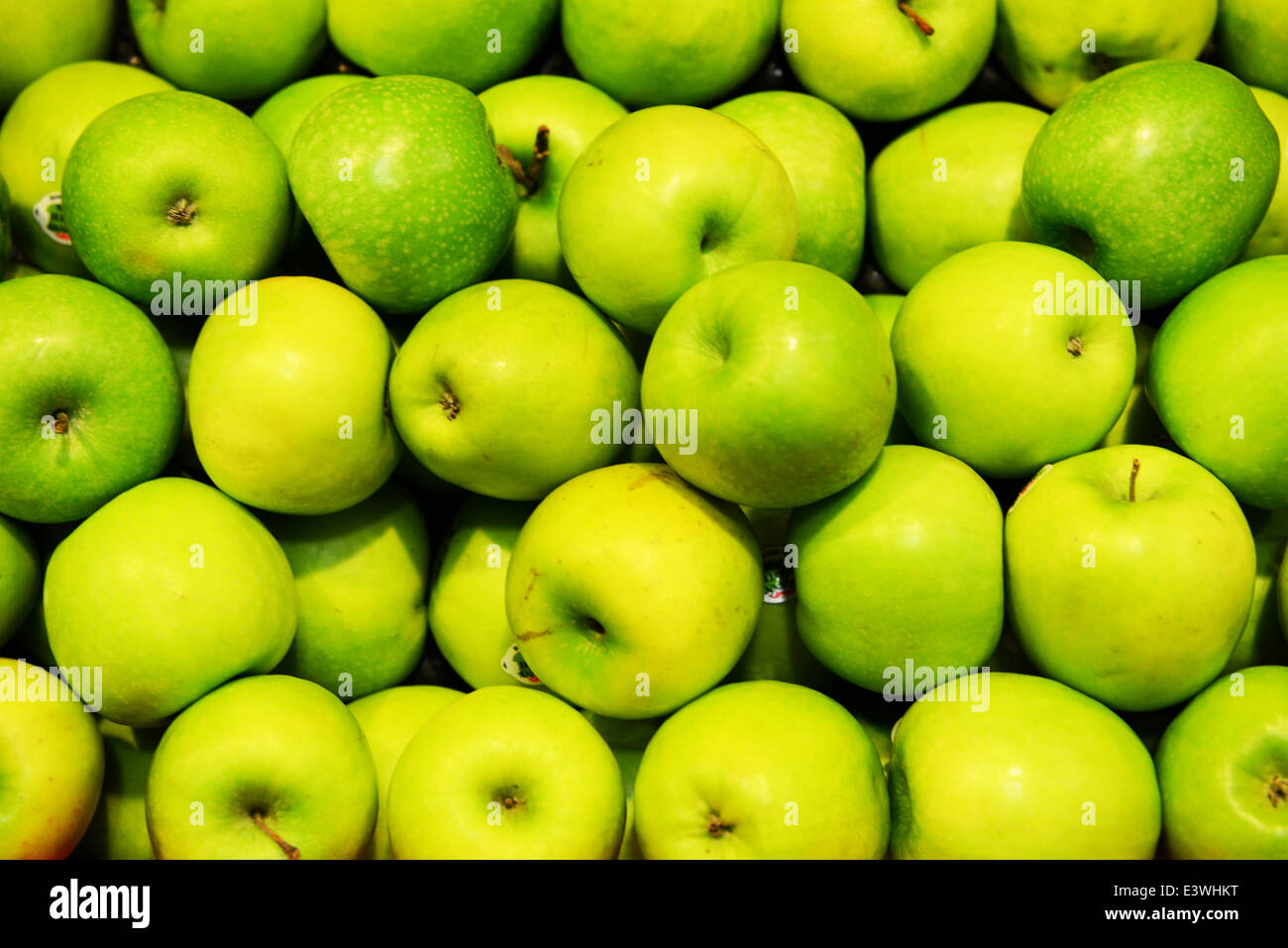 Granny Smith green apple Stock Photo - Alamy