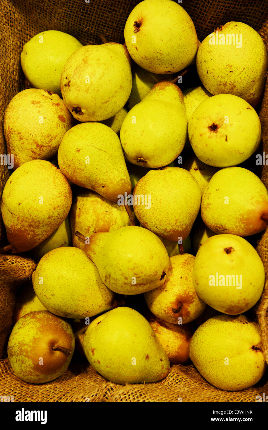 Box of pears hi-res stock photography and images - Alamy