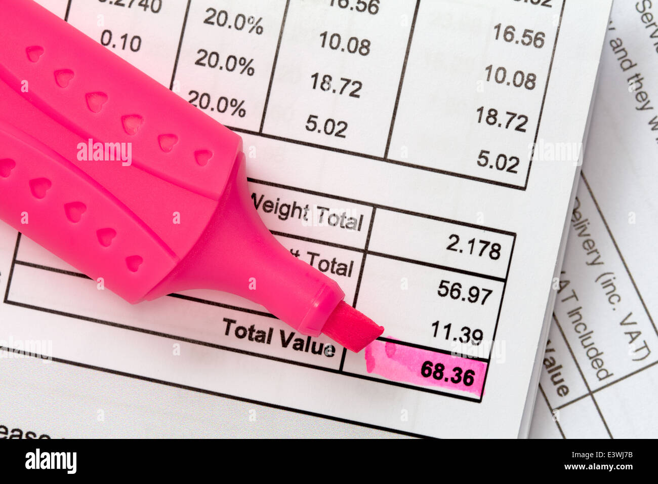 Invoice with balance due, marked in red Stock Photo - Alamy