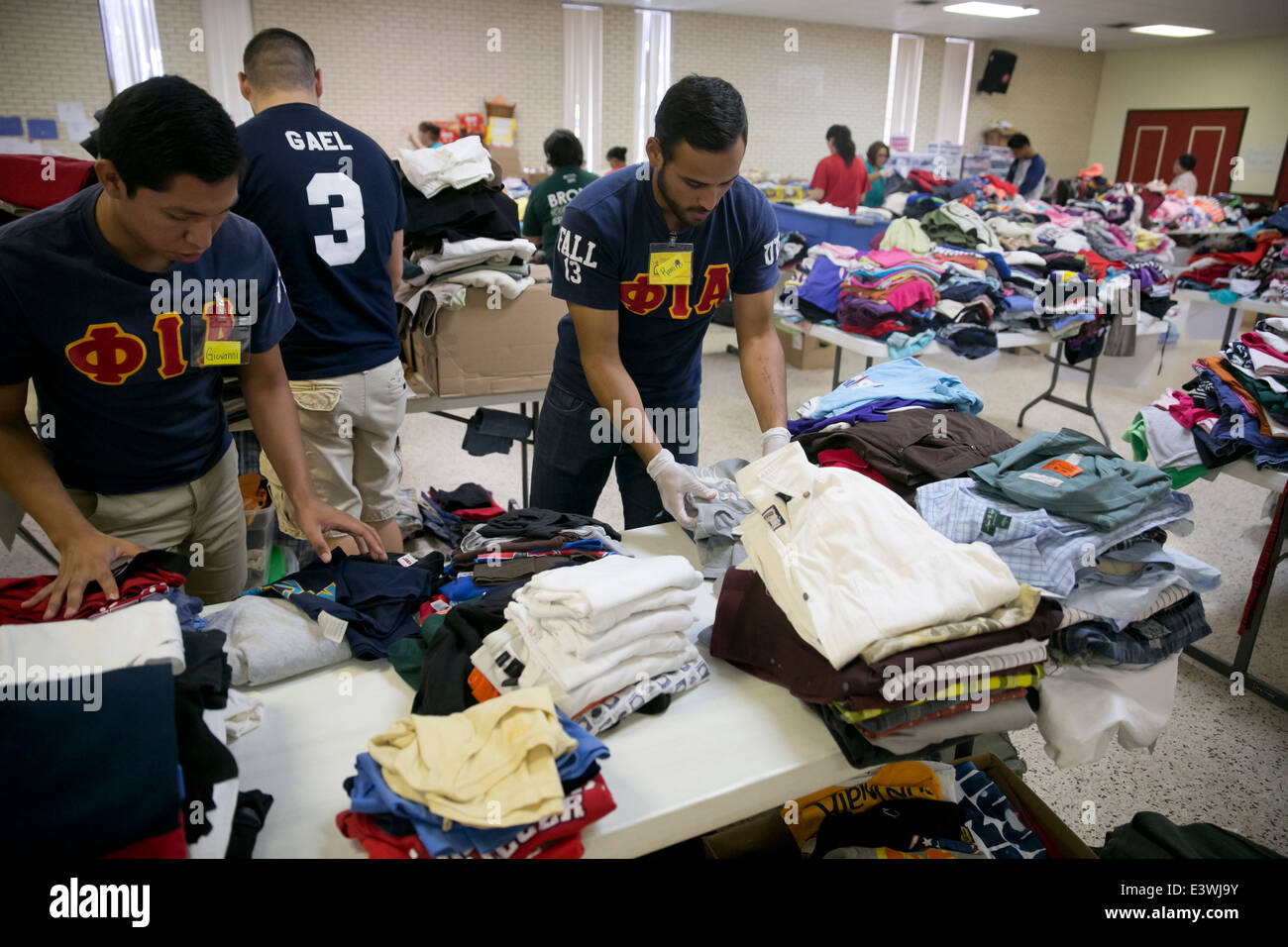 College students and fraternity members volunteer time organizing ...
