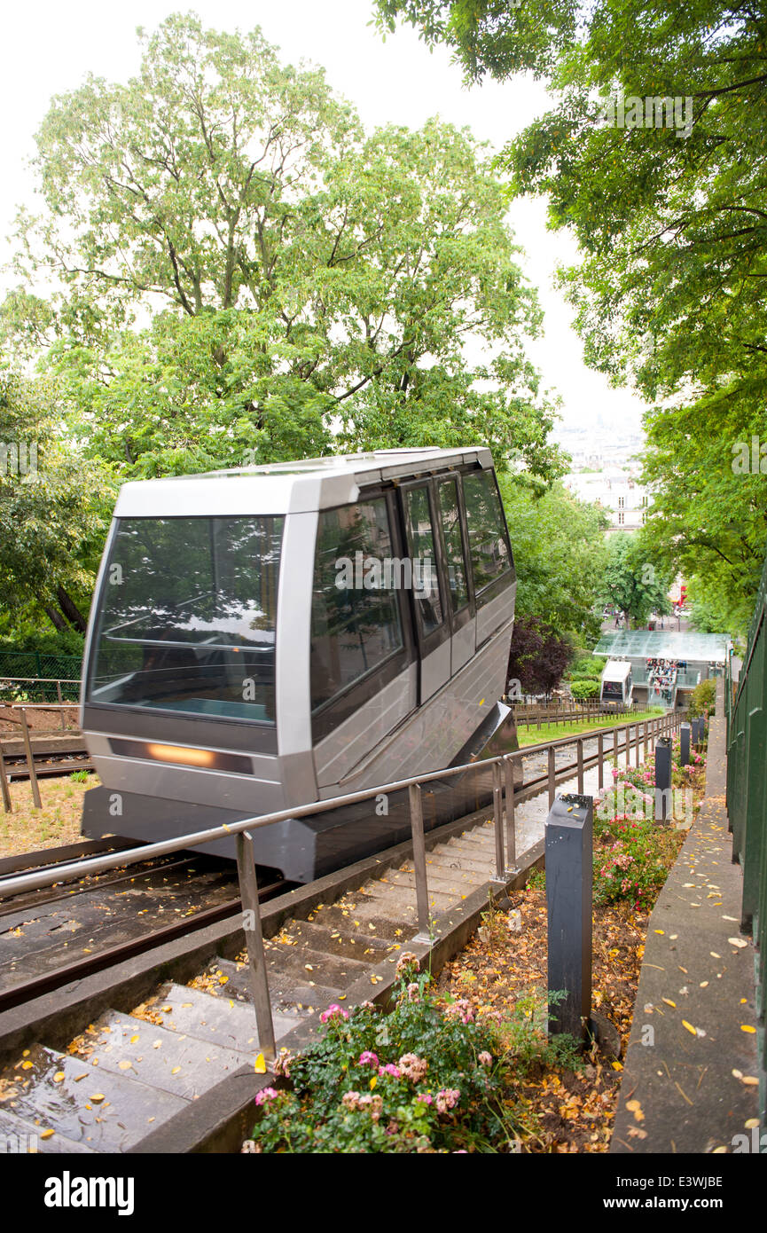 Montmartre funicular paris france Stock Photo - Alamy