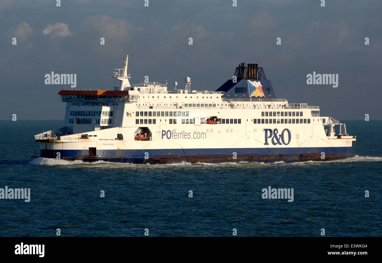 AJAXNETPHOTO - 22ND DEC, 2009. DOVER,ENGLAND. - PRIDE OF KENT ...