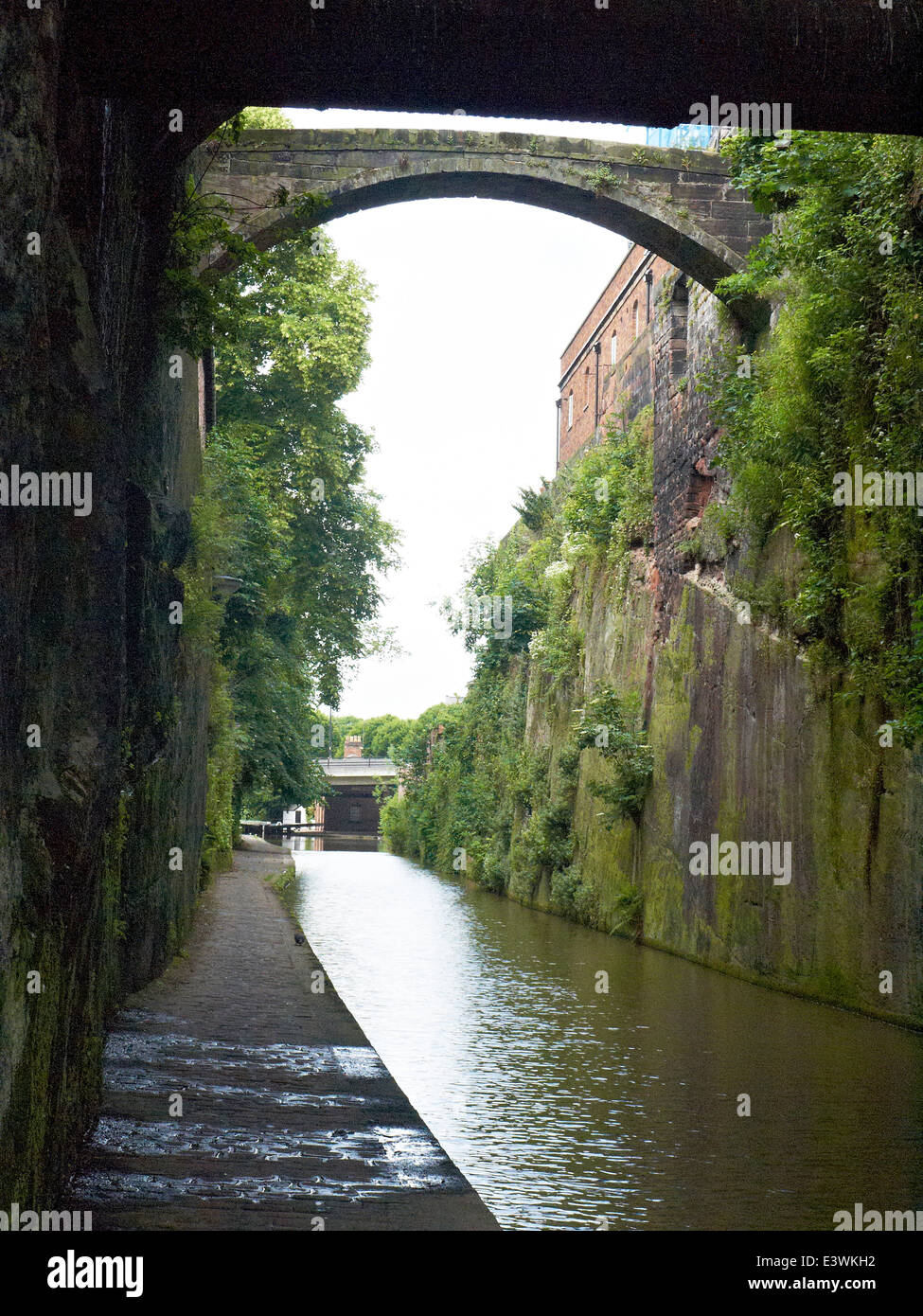 Bridge over the Shropshire Union Canal in Chester Cheshire UK Stock ...