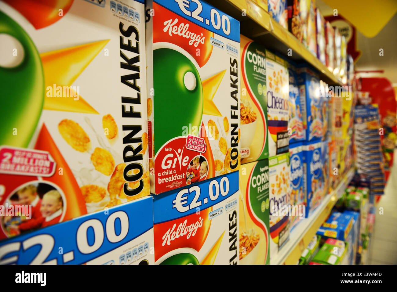 Various corn flakes cheerios hi-res stock photography and images - Alamy