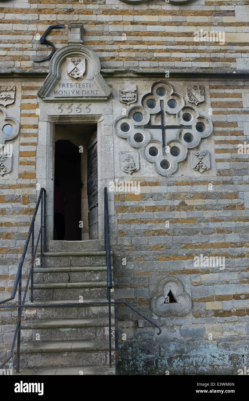 Lodge entrance hi-res stock photography and images - Alamy