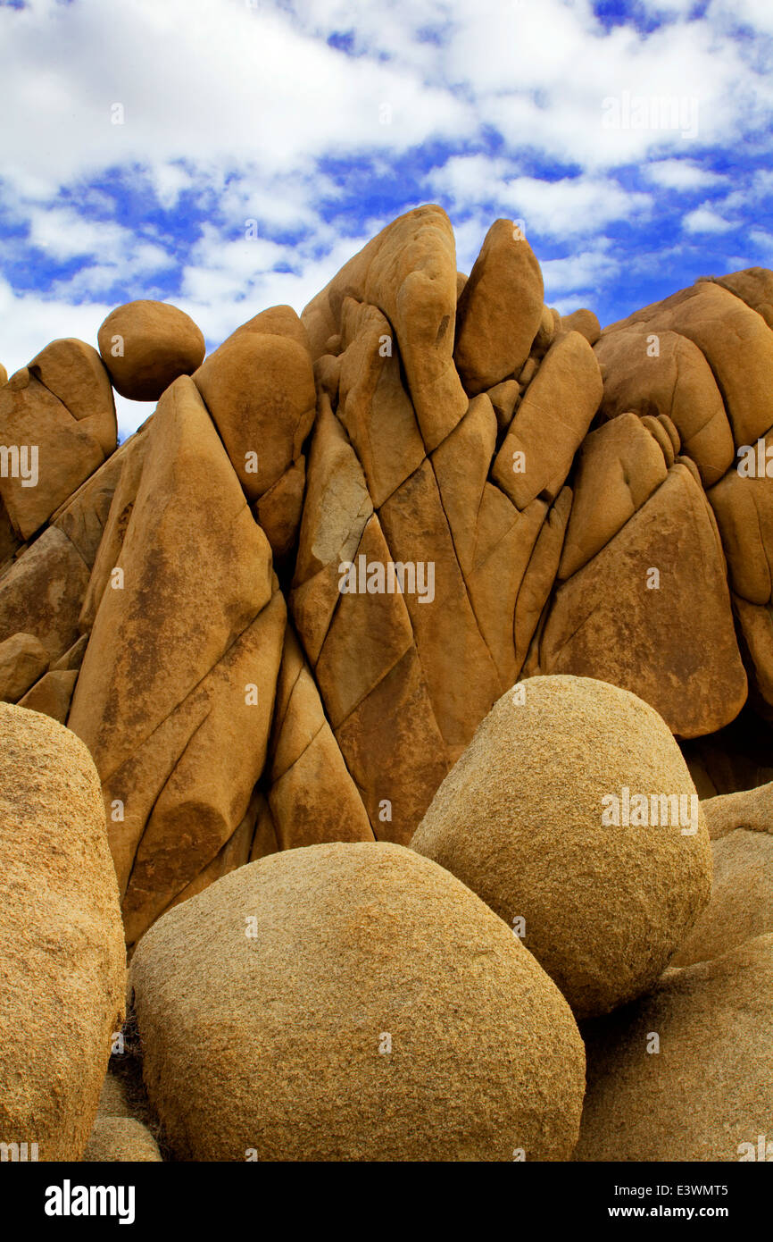 USA, California, Joshua Tree National Park, granite formation, Jumbo ...