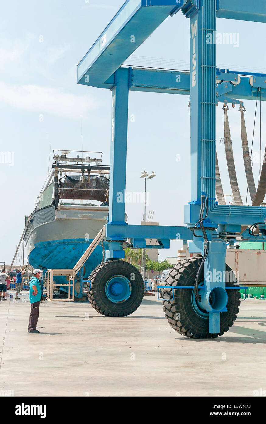 -Man driving with remote control platform with huge wheels for Ships- L ...