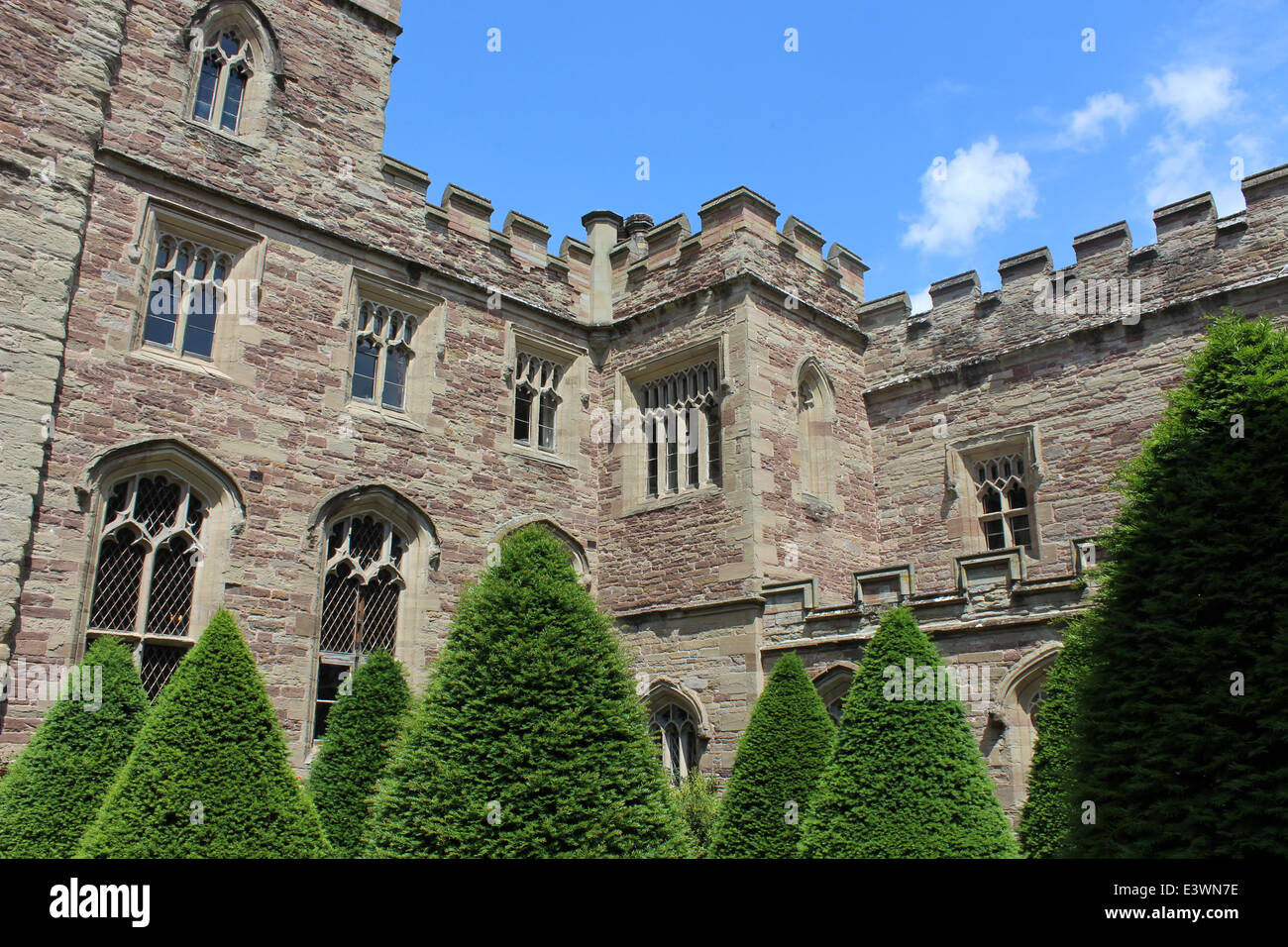 Hampton Court Castle Stock Photo - Alamy