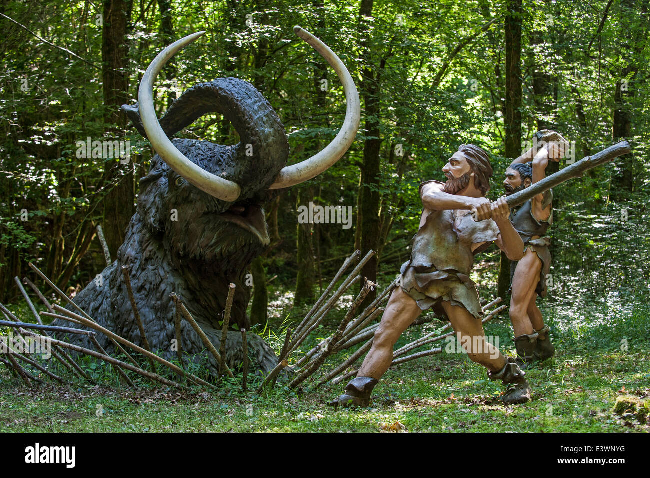Neanderthal hunters killing trapped prehistoric mammoth at Prehisto ...