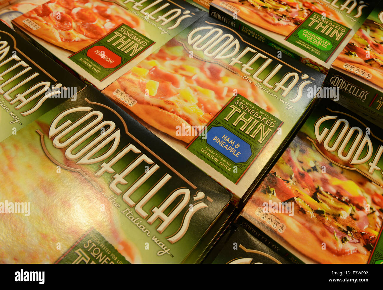 Frozen pizza box food hi-res stock photography and images - Alamy