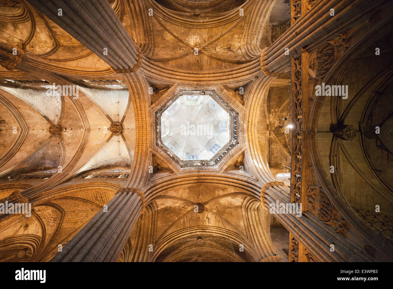 Gothic vaulted ceiling hi-res stock photography and images - Alamy