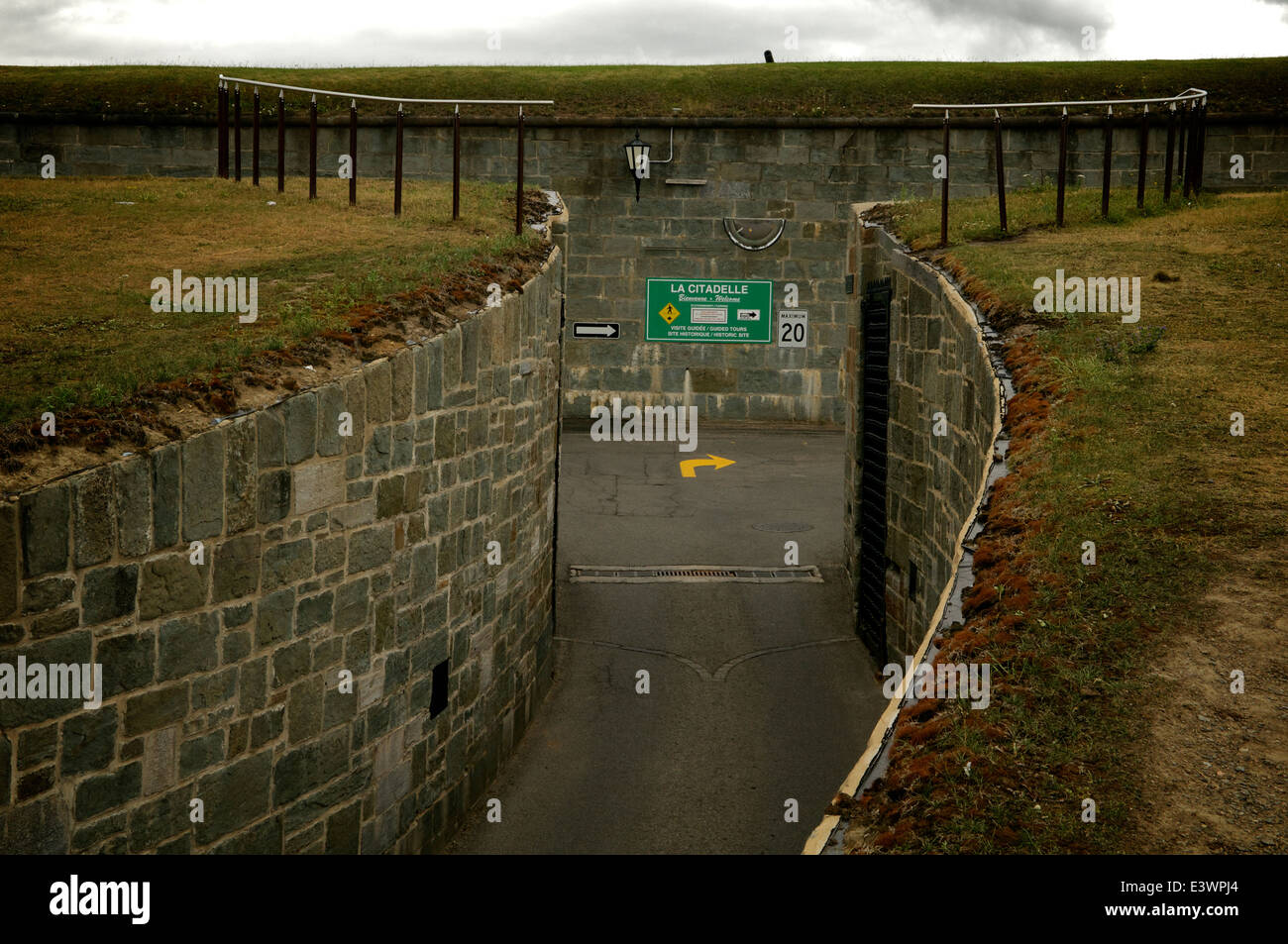 Quebec citadel entrance hi-res stock photography and images - Alamy