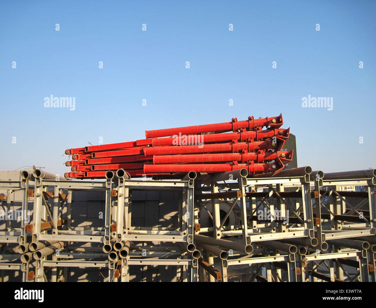 Falsework construction hi-res stock photography and images - Alamy
