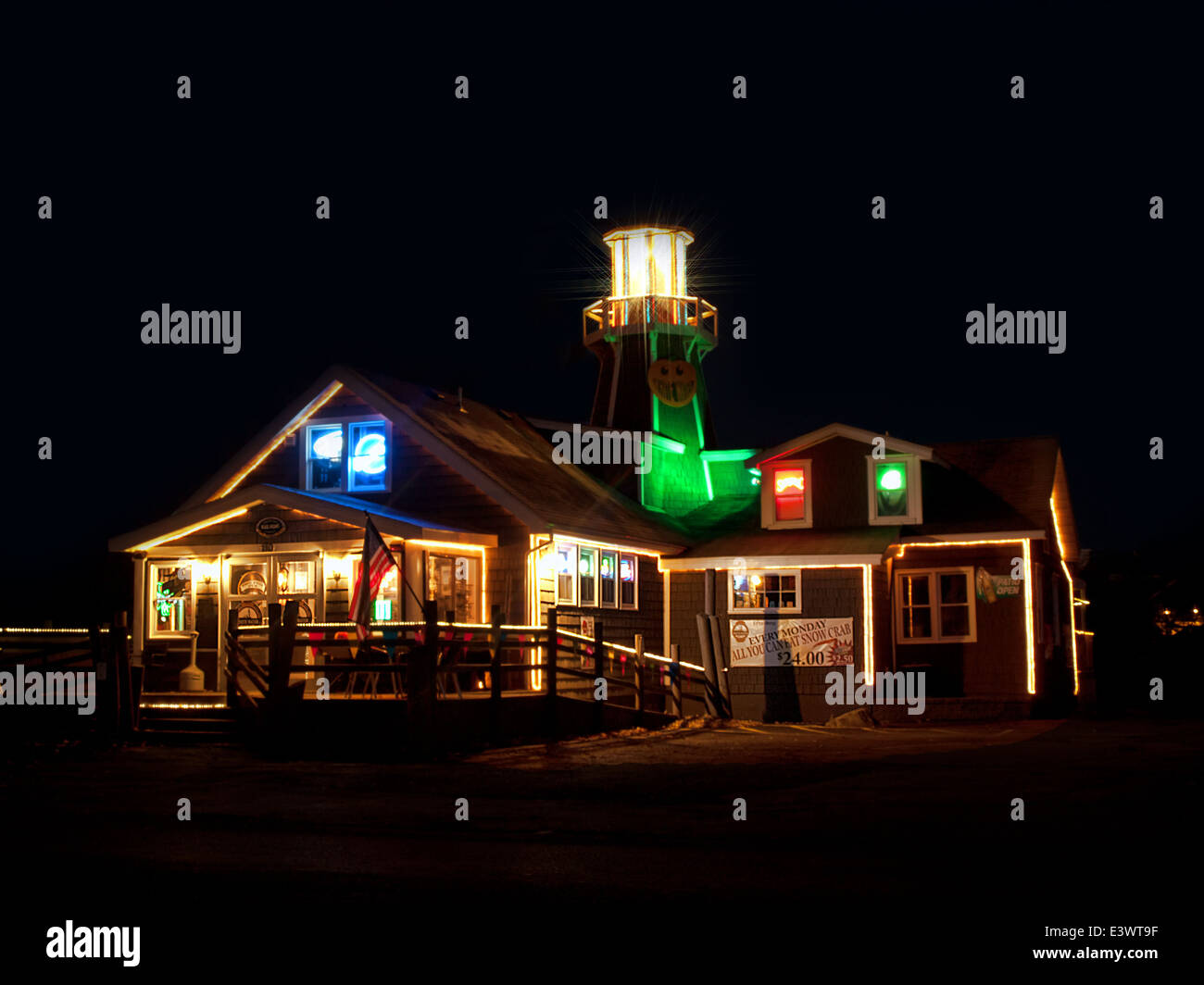 bar at night Stock Photo - Alamy