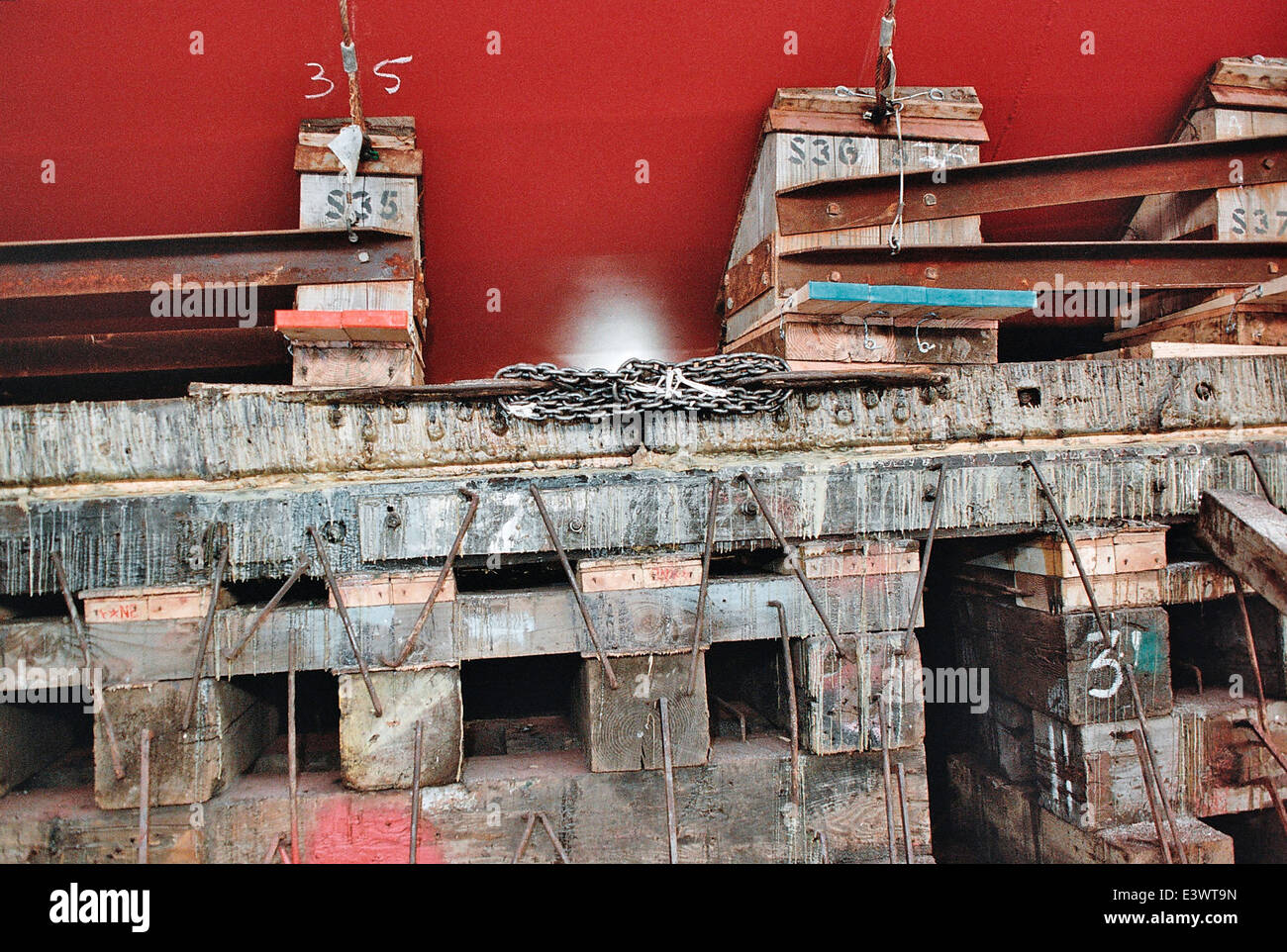 AJAXNETPHOTO. 14TH JUNE, 2003. WOOLSTON, ENGLAND. - END OF AN ERA - HMS ...