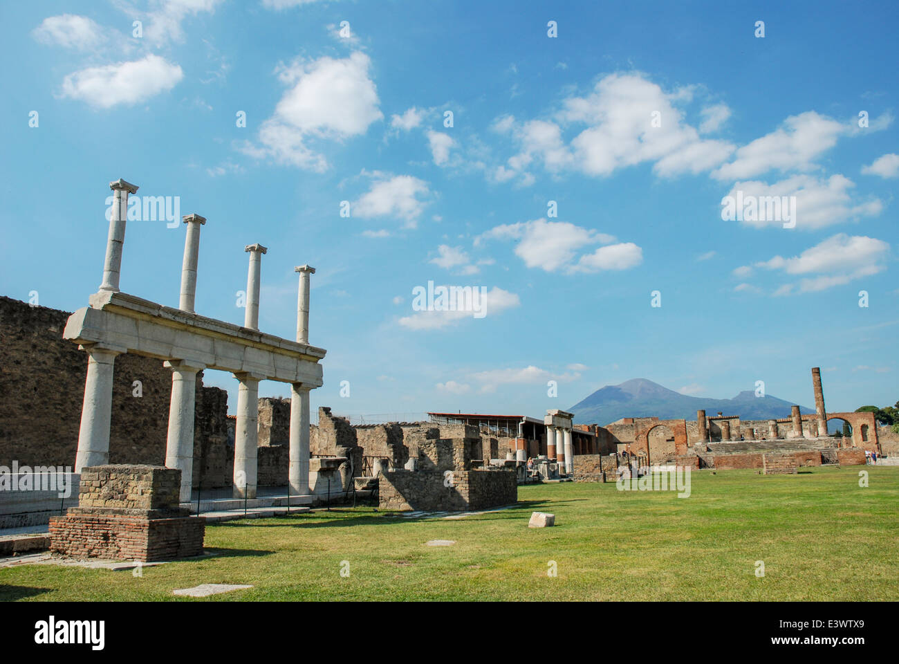 A view in Pompeii at the ruined city Stock Photo - Alamy