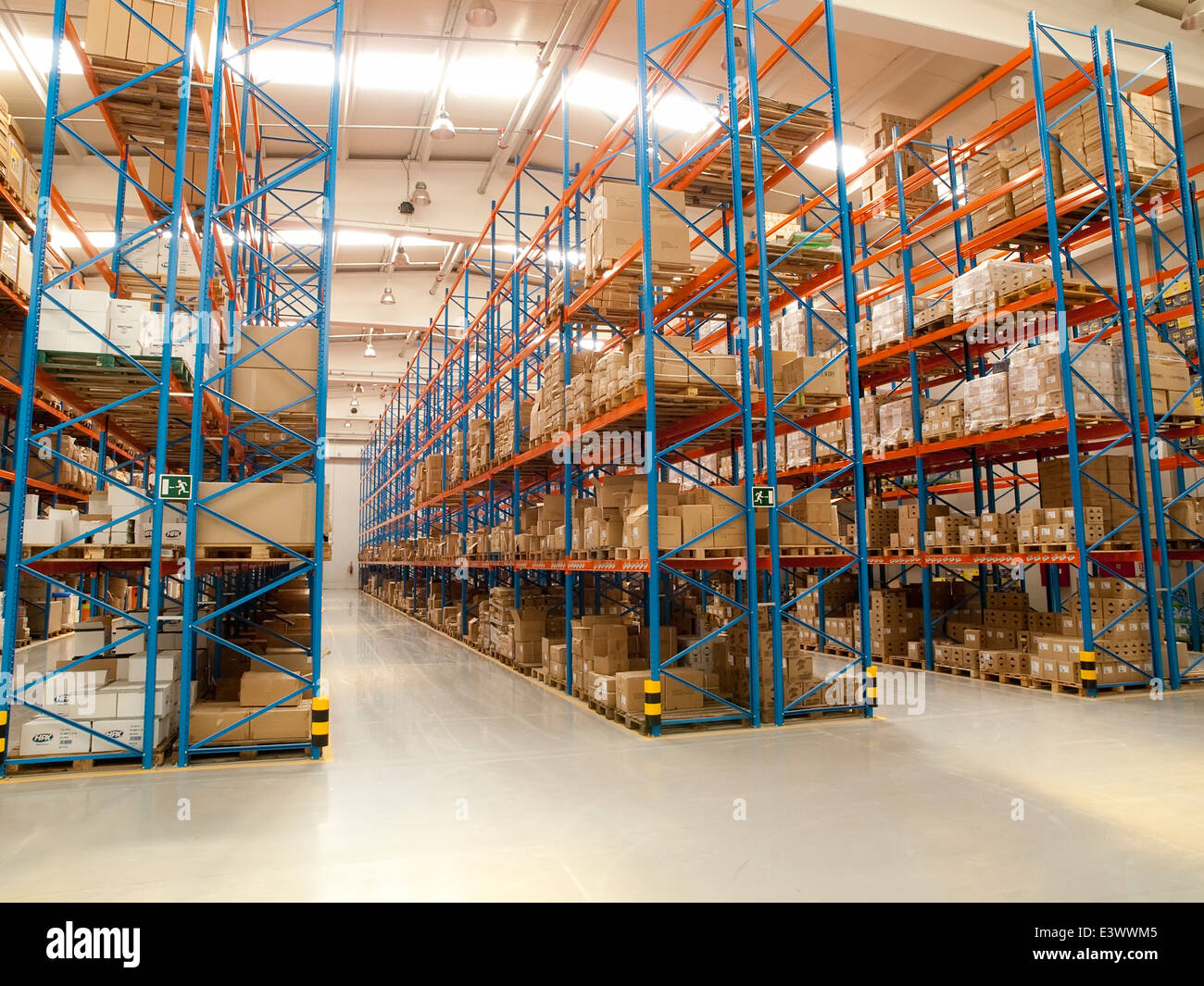 Dispatch warehouse hi-res stock photography and images - Alamy