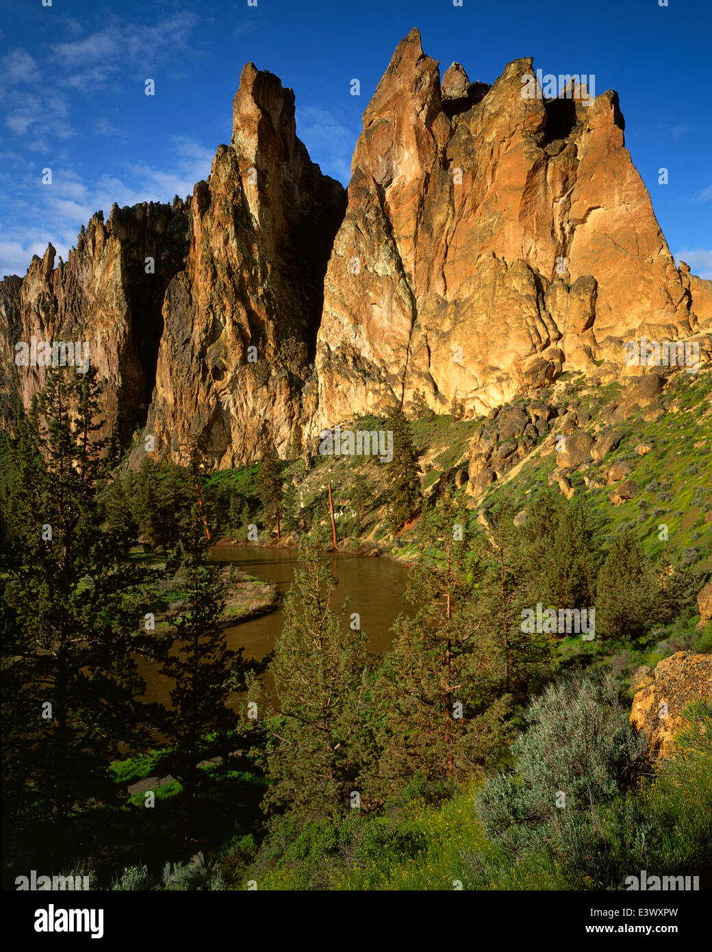 USA, Oregon, Granite Cliffs at Smith Rock State Park and Crooked River ...