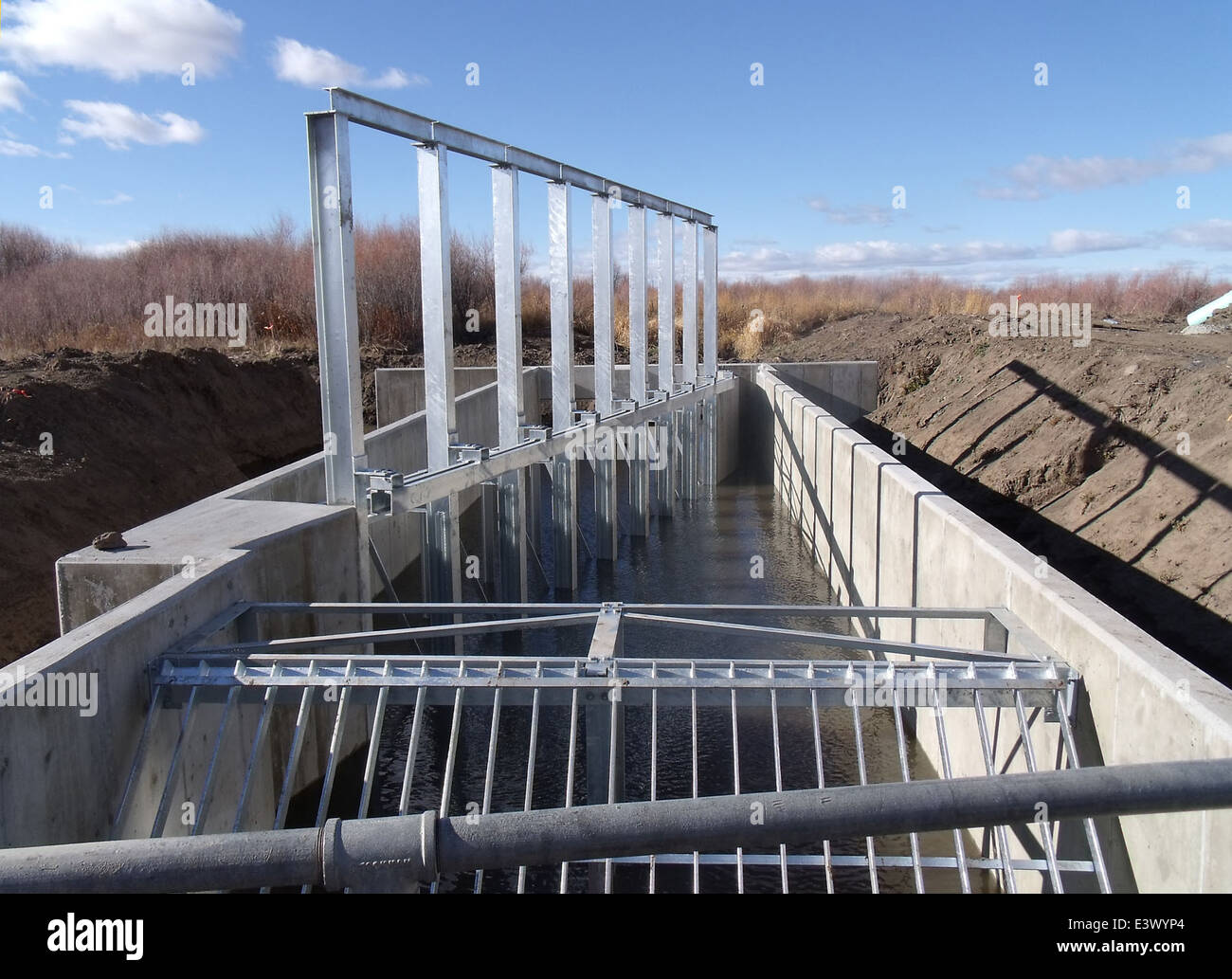 Replacement dam hi-res stock photography and images - Alamy