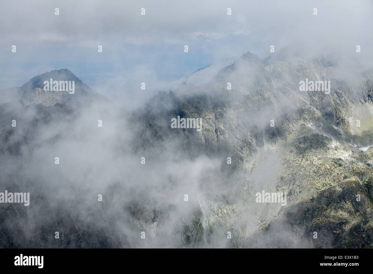 Mountains high hi-res stock photography and images - Alamy