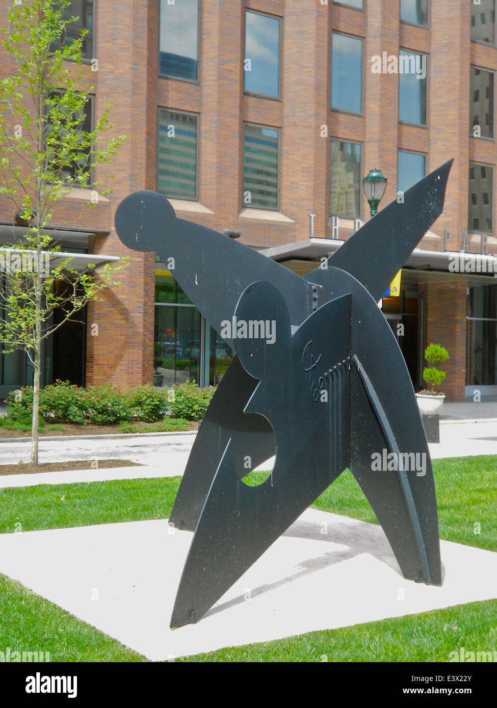 The sculpture 'Three Disks, One Lacking' by Alexander (Sandy) Calder ...