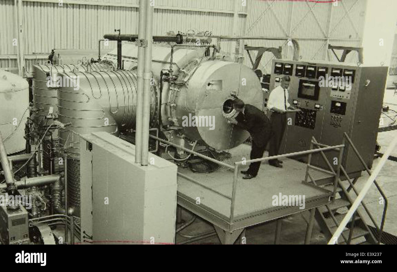 The vacuum test chamber at the Consolidated/Convair Aircraft Factory in ...